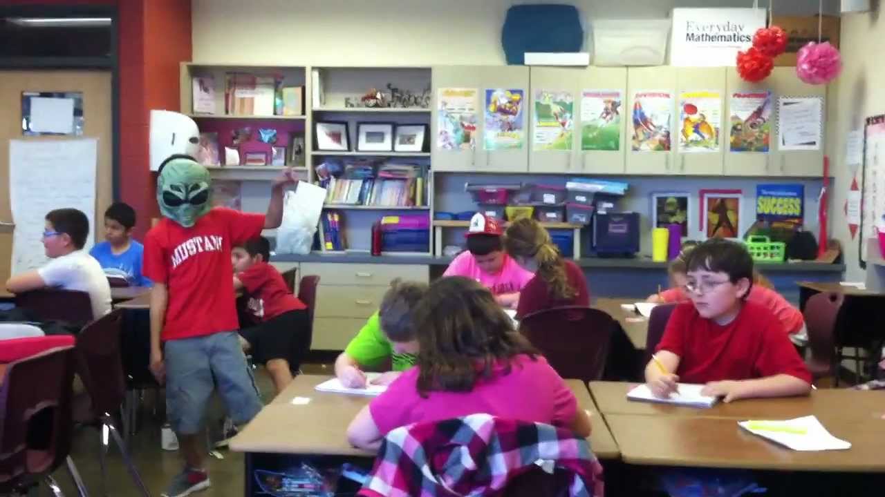 crazy class doing Harlem Shake at school - YouTube
