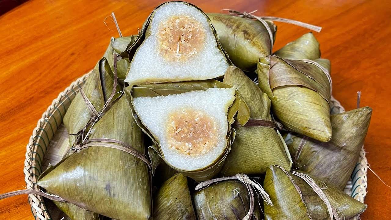 របៀប វេច នំចាំងស្នូលផ្អែម ឬ នំបាញ់អ៊ូ || How to make Khmer Glutinous ...