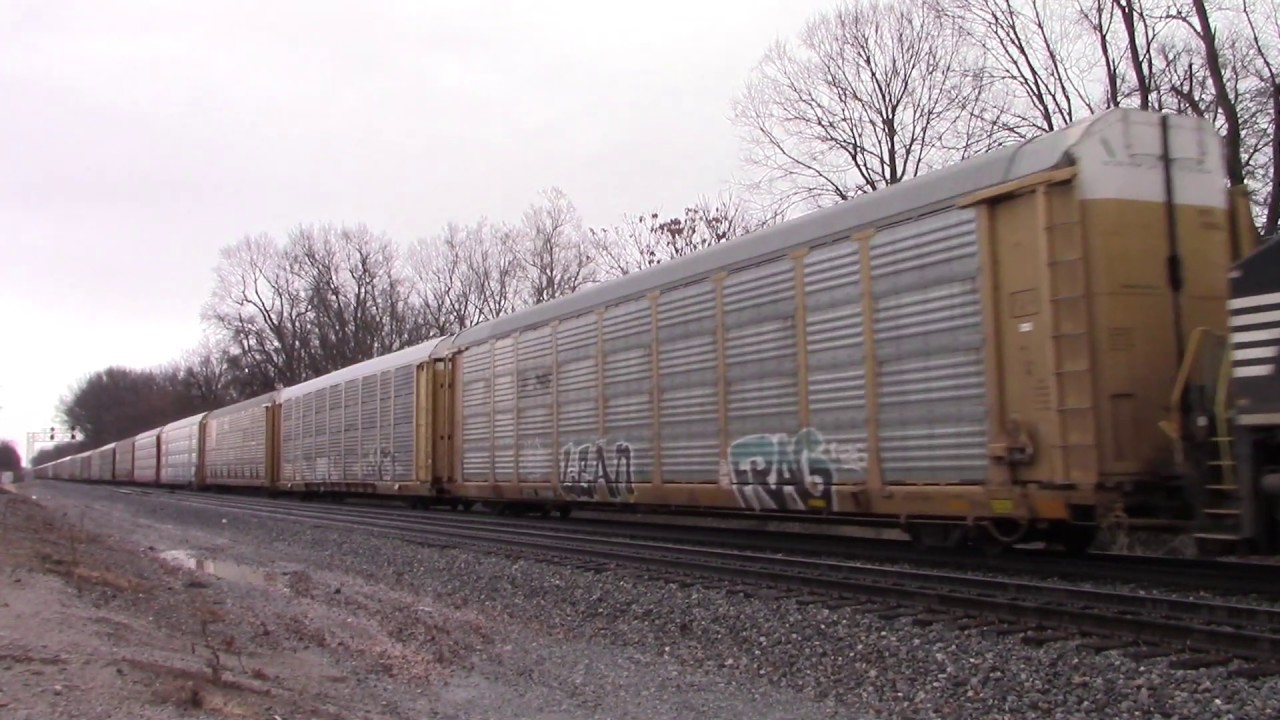 UNION PACIFIC UP GE ES44AC Southbound Auto Rack Train on the Norfolk ...