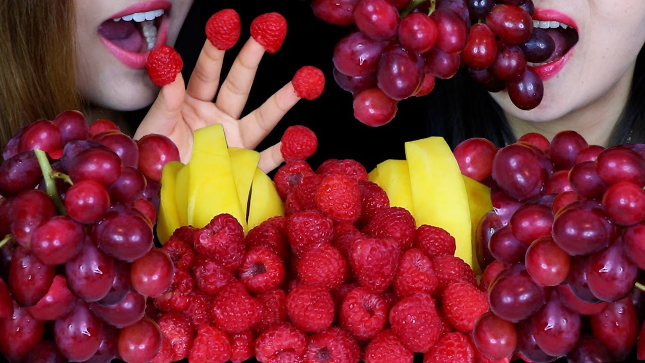 EATING RASPBERRIES, MANGO, AND JUICY RED GRAPES *BIG BITES* FRESH FRUIT ...