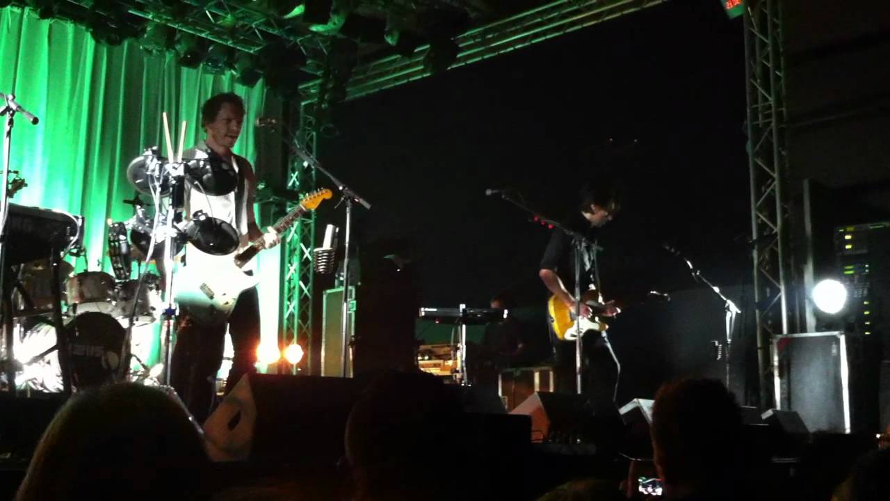 dEUS - Instant Street - Live Bologna Estragon 7-12-11 - YouTube