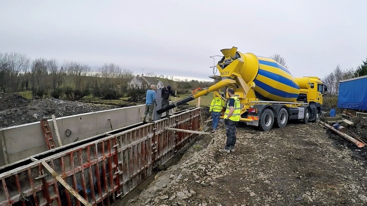 Timelapse of Tank being dug out, shuttered and concrete poured - YouTube
