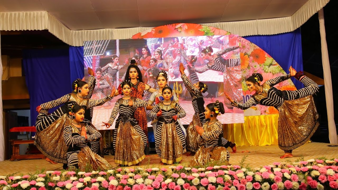 Shiva Thandavam Sri Valayanad Temple GKM Girls Performance - YouTube