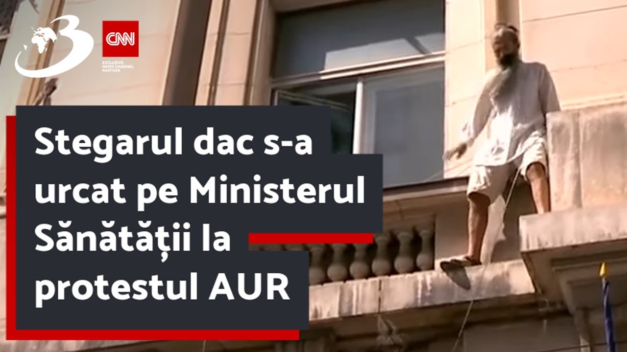 Stegarul dac s-a urcat pe Ministerul Sănătății la protestul AUR - YouTube