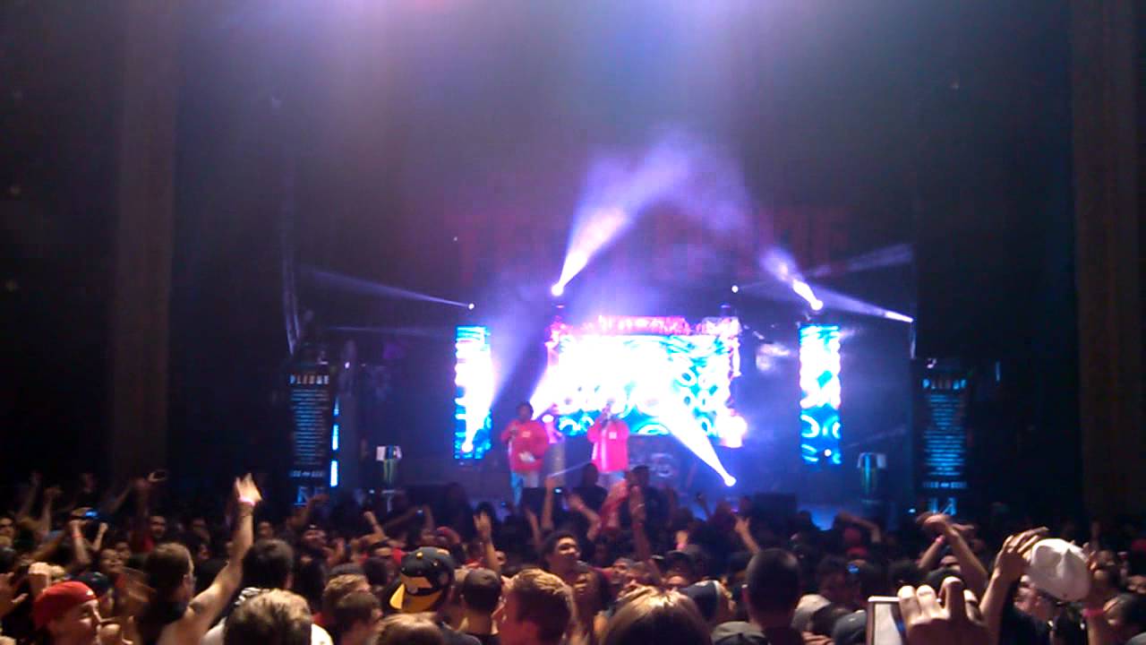 Tech N9ne - Areola LIVE 4/13/12 - YouTube