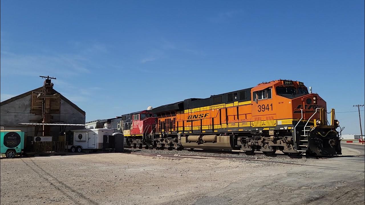 CN on a frac sand train on the BNSF Carlsbad (New Mexico) sub - YouTube