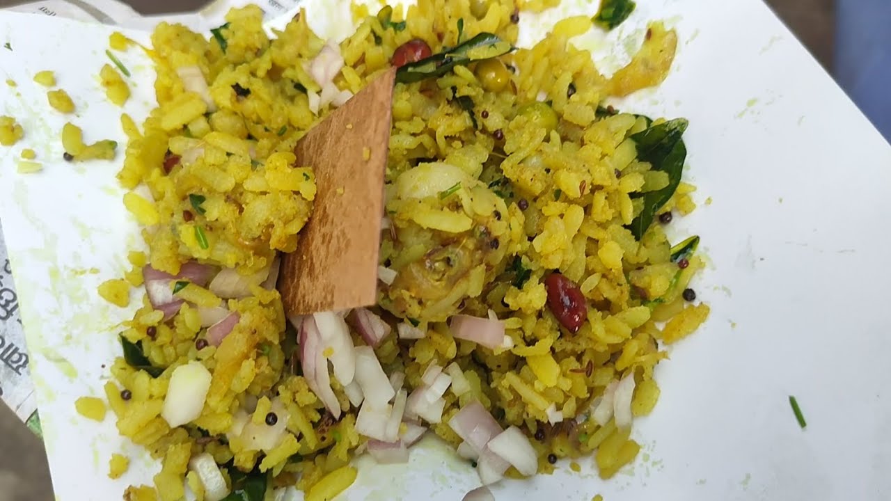Tastiest Masala Poha in Sunil Masala Poha Cotton Market Square Nagpur ...