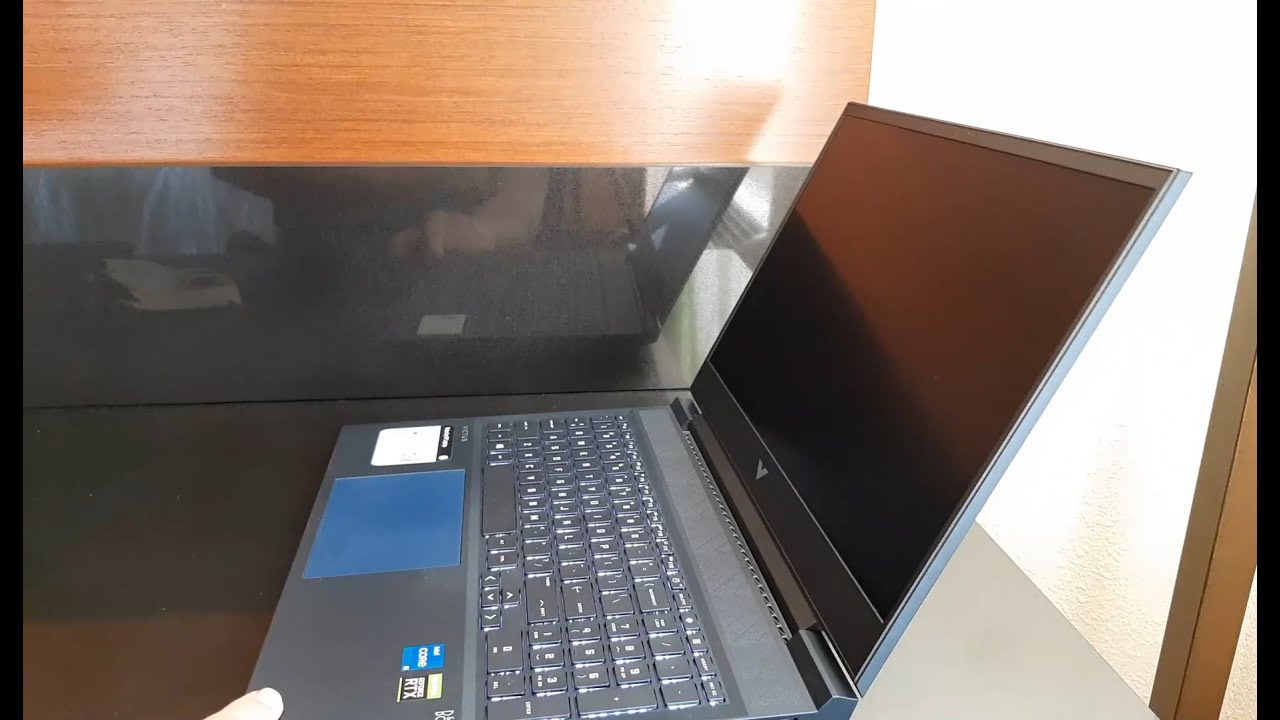 HP Victus Build Quality, how bad is the screen wobble? - YouTube