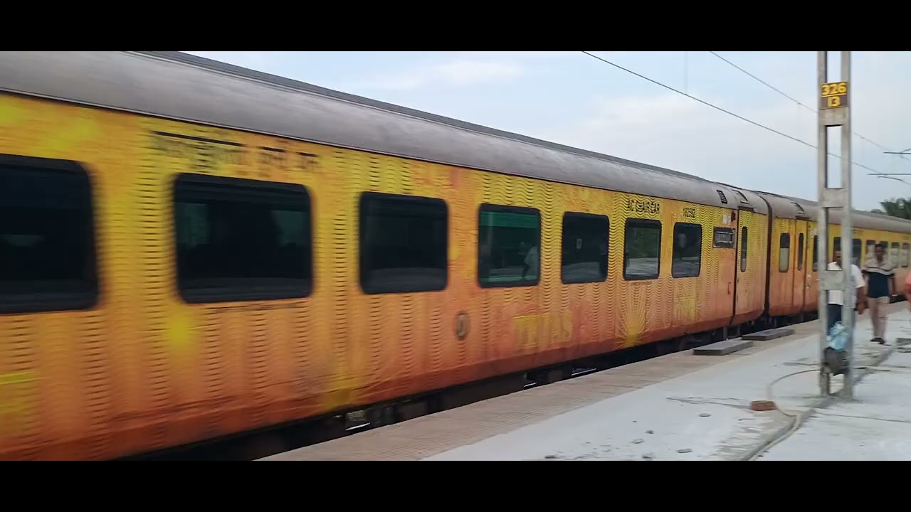 TEJAS THUNDERING TRACKS WITH LOUD HONKING LOCO LINK 39057 WAP7 ERODE LOCO SHED(EDLS) - YouTube