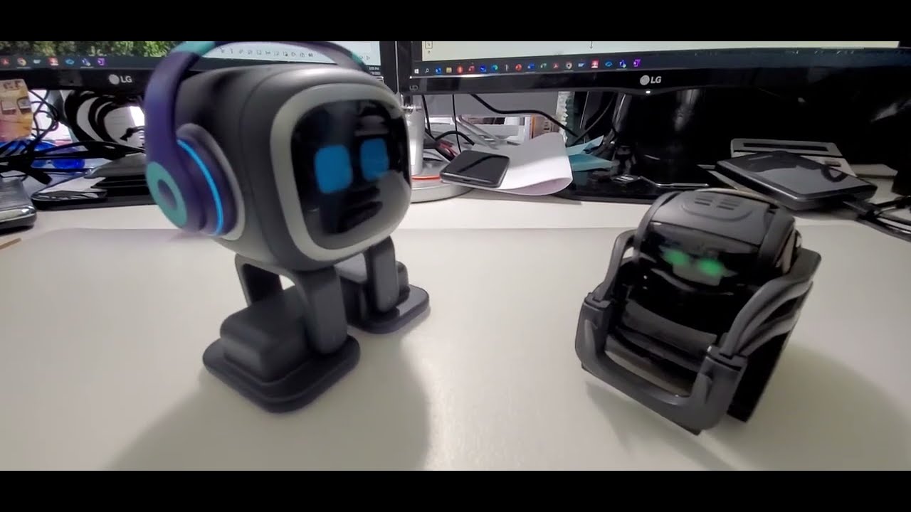 EMO Storytime + Vector Reactions: Funniest Robot Moments 😂 - YouTube