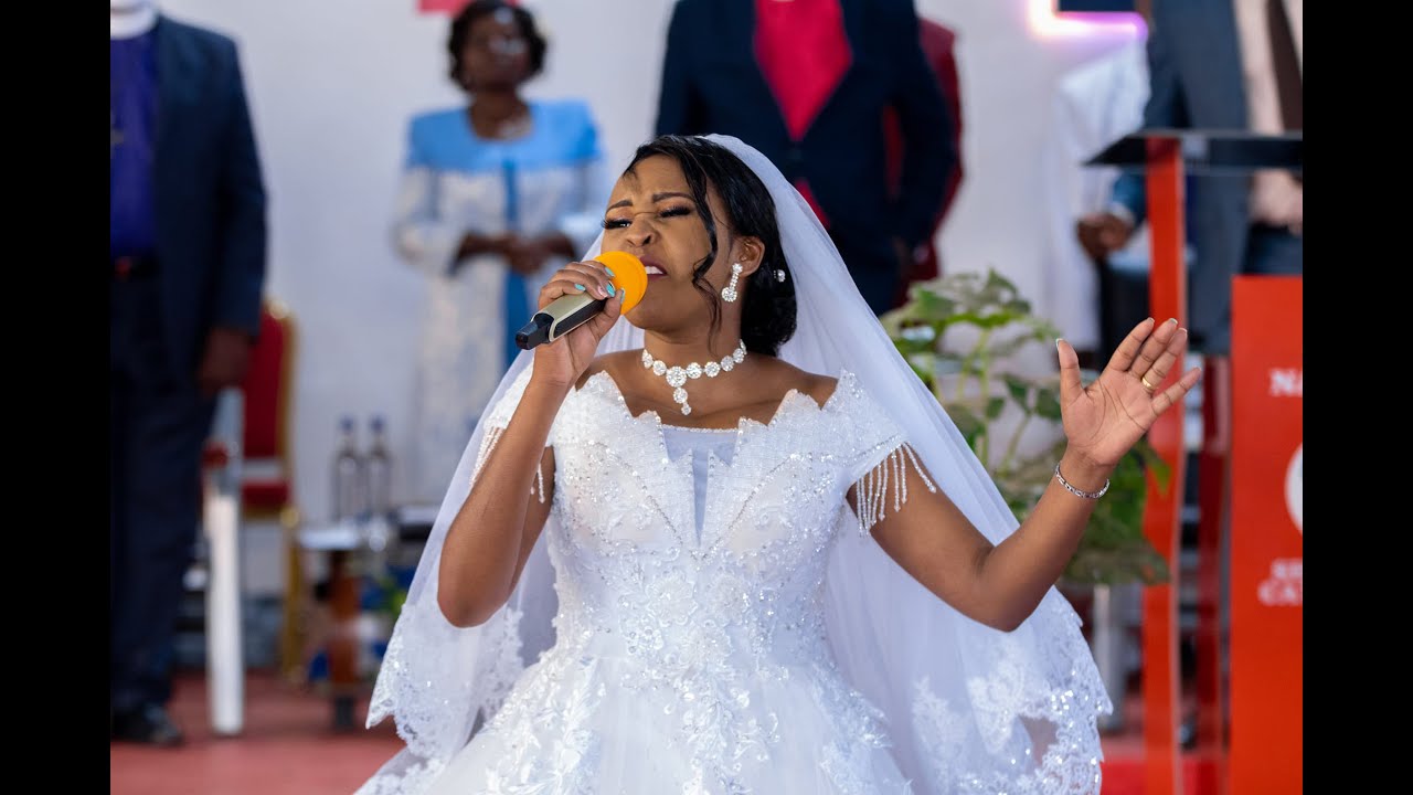 A Singing And Dancing Bride On Her Wedding - YouTube