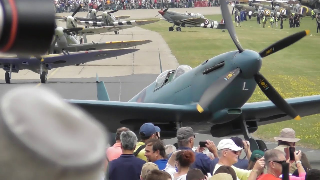 Spitfire Scramble and Flypast Flying Legends 2019 - YouTube