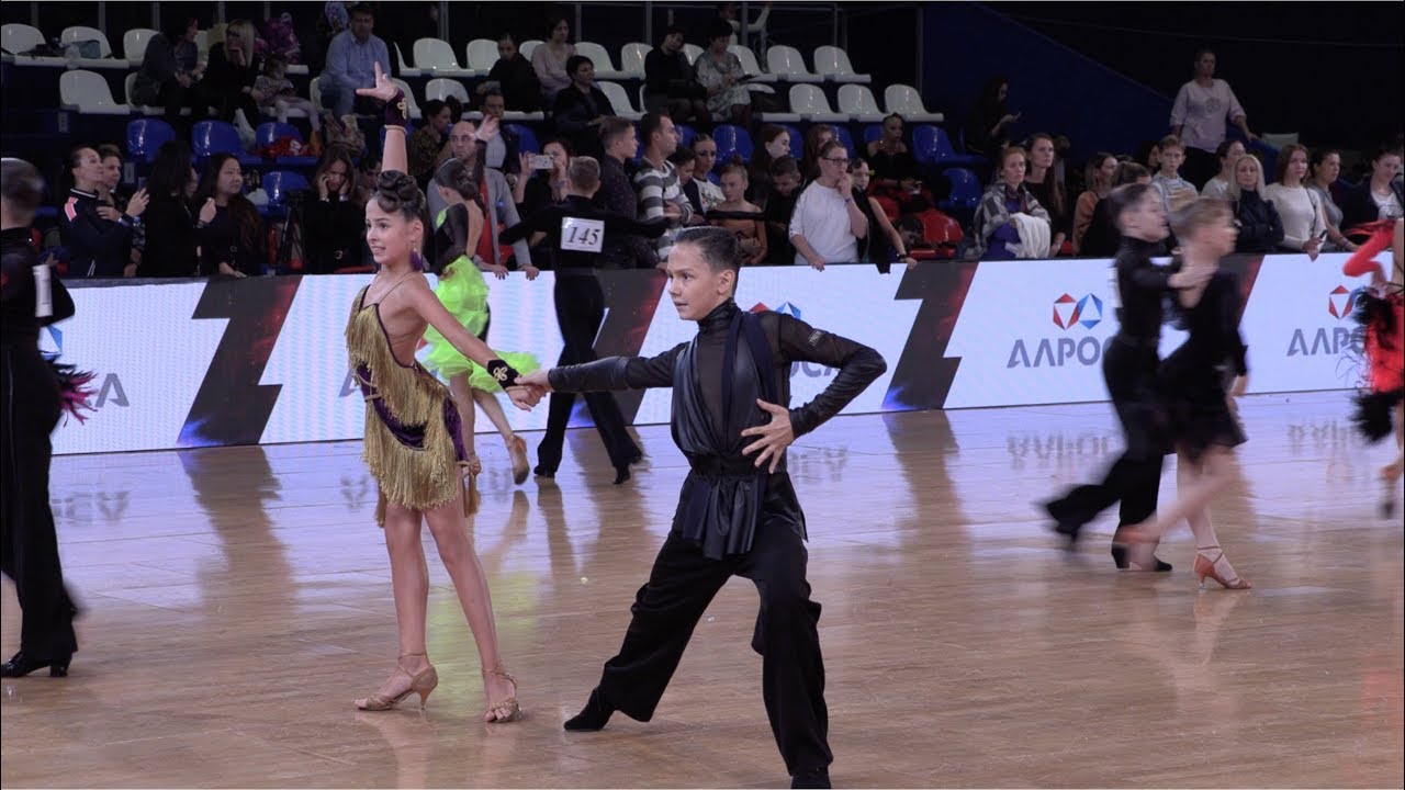 Georgiy Plotnikov - Marina Plotnikova RUS, Cha-Cha-Cha | ROC 2018 WDSF Open Junior I Latin - YouTube