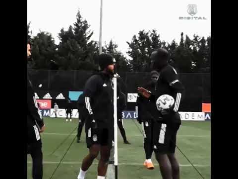 Valentin Rosier Aboubakar 'ı  Ozan Tufan sanıp kafa tutuyor