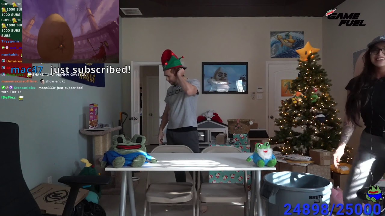 Mizkif's sister standing up on stream! (GONE WRONG) - YouTube
