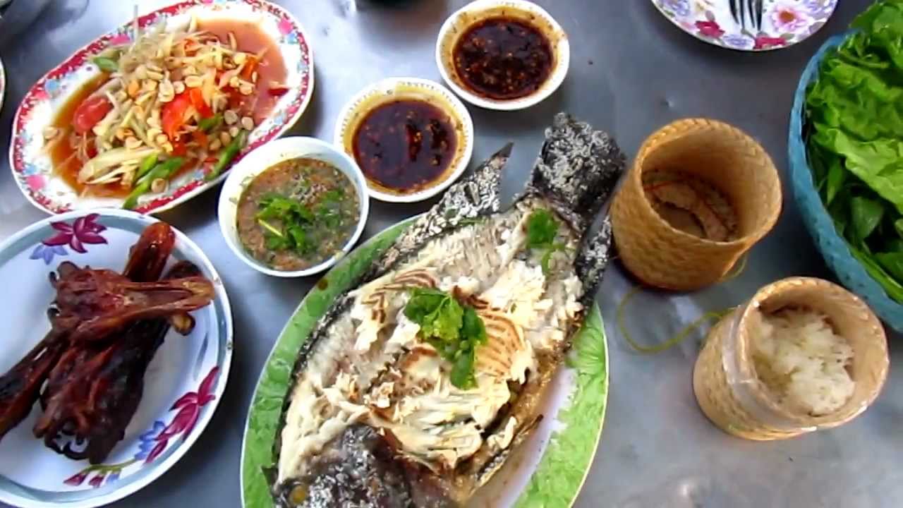 Eating Duck Mouth (ปากเป็ด) at Lan Larb Bpet in Bangkok, Thailand - YouTube