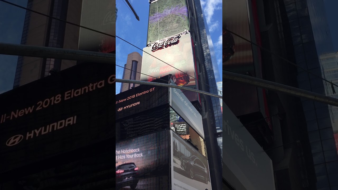 Coca-Cola 3d robotic billboard in Time Square - YouTube