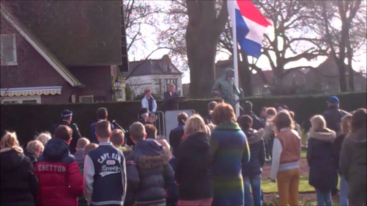 Leerlingen herdenken de bevrijding van Meppel - YouTube