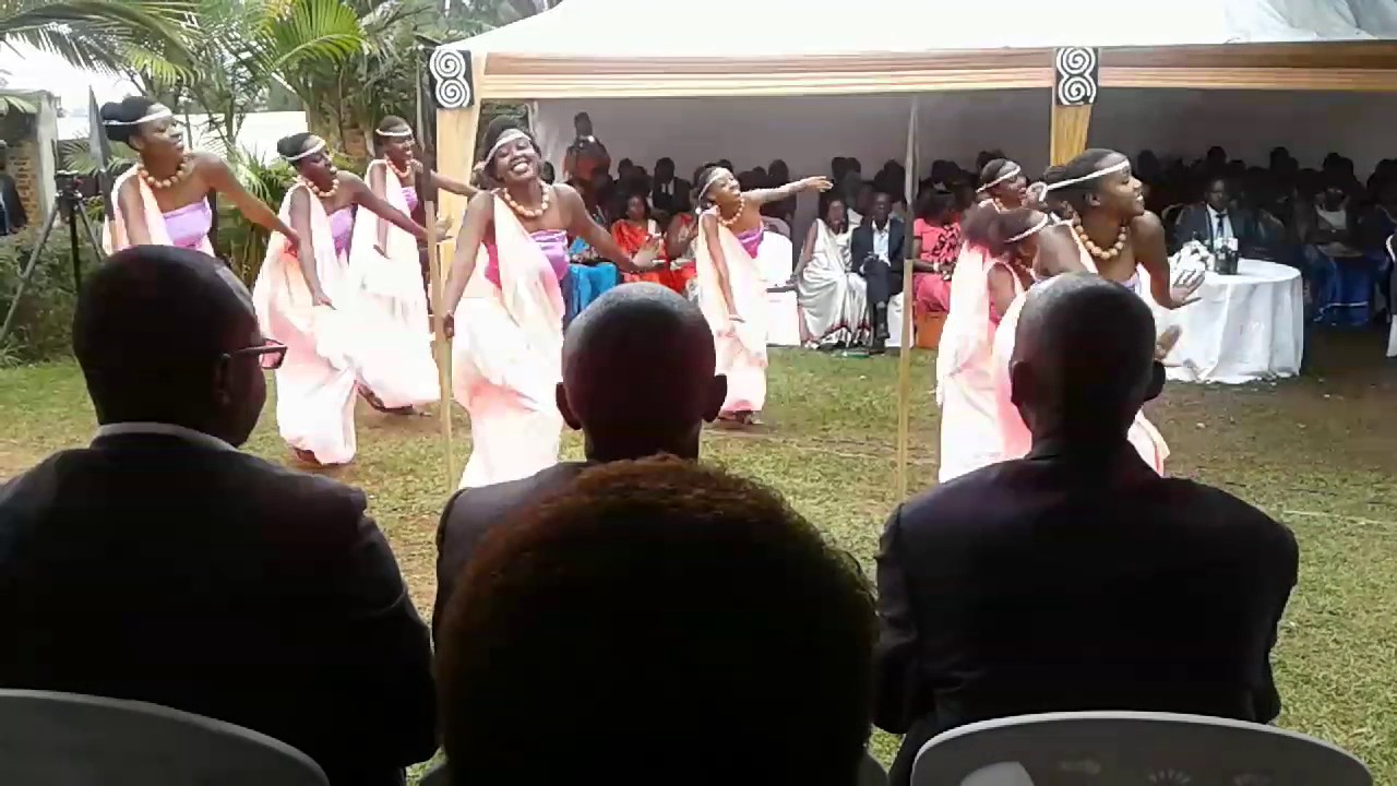 Danses traditionnelle Rwandaise - YouTube