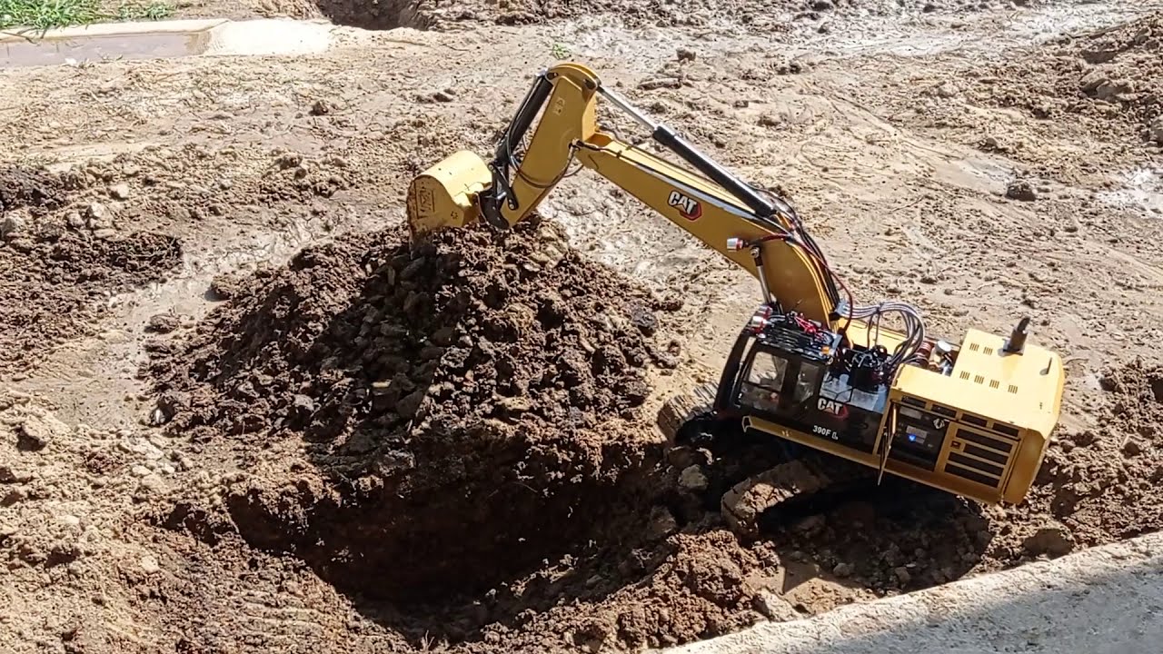 RC Excavator CAT 390F Move Earth. - YouTube