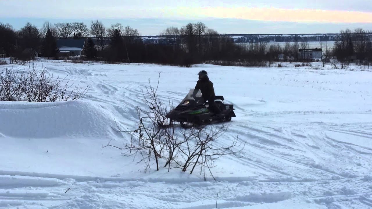 Arctic Cat Jag 440 1992 jump - YouTube