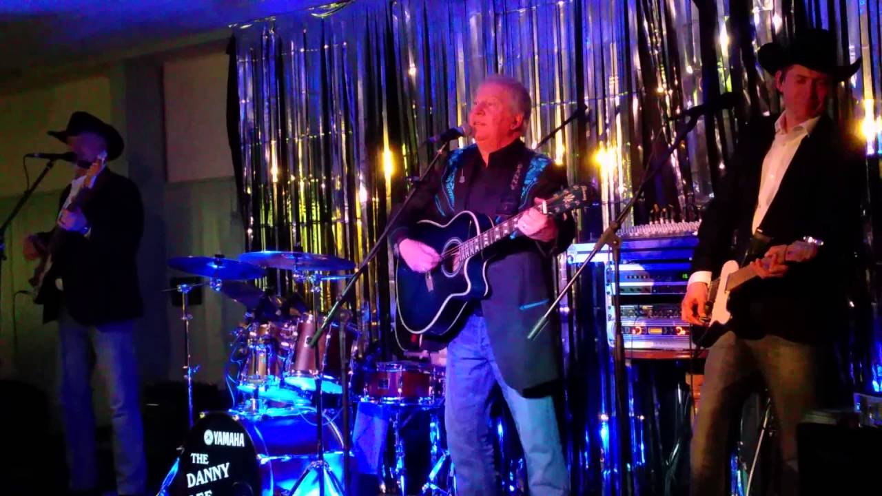 Danny Lee Country Band, Good Hearted Woman - YouTube
