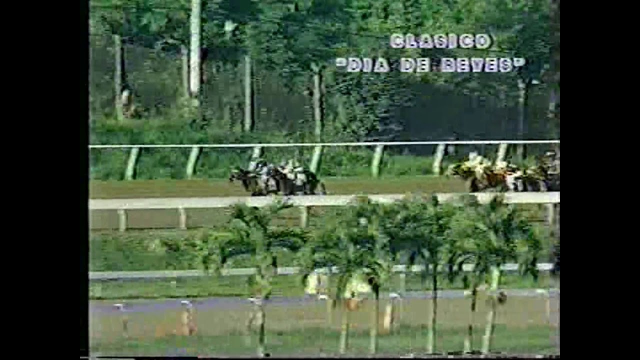 IVANIA C. - Clásico Día De Reyes 1999 - YouTube