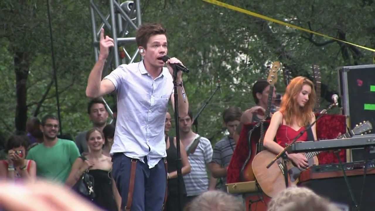 Fun.- "Carry On" Live (720p HD) at Lollapalooza on August 5, 2012 - YouTube