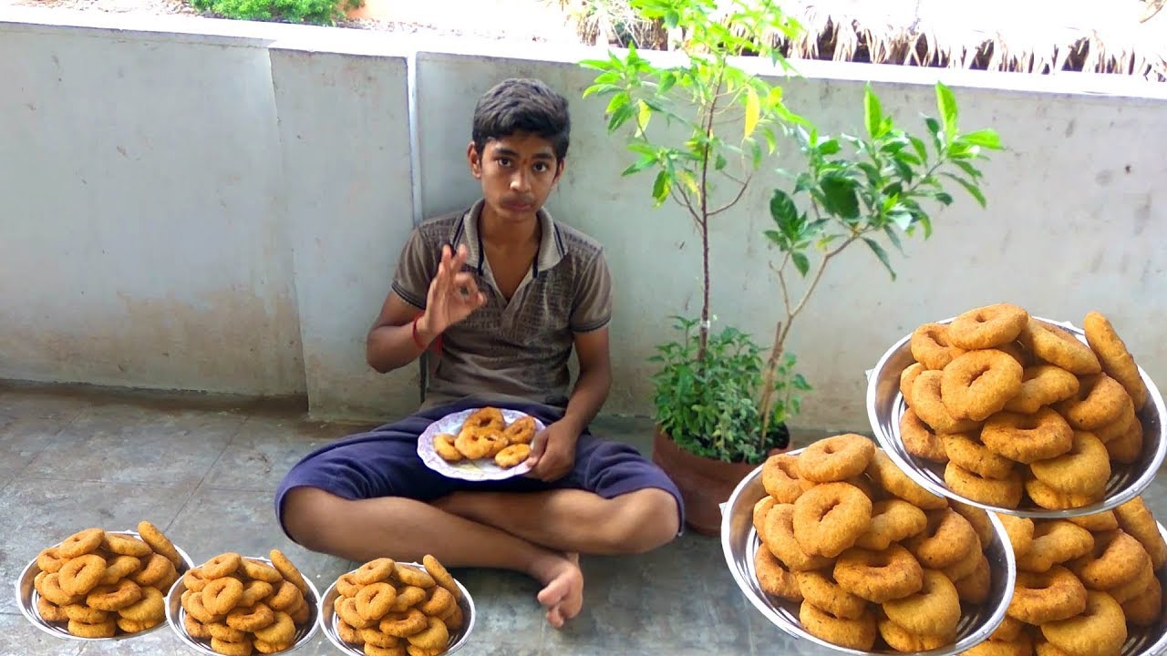 Andhra special GAARELU cooking snacks recipe | Minapa gaarelu (urad dal ...