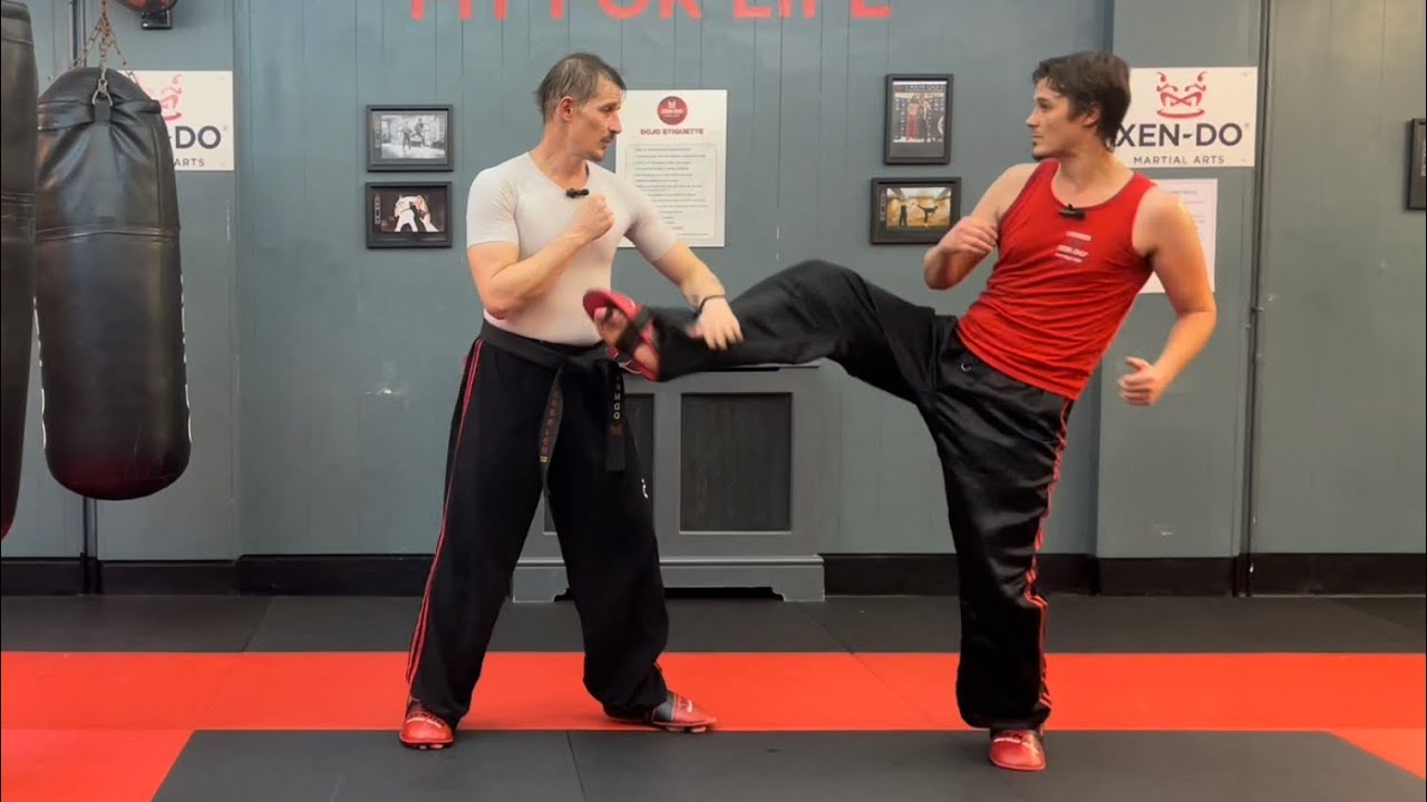 Twisting kick - YouTube