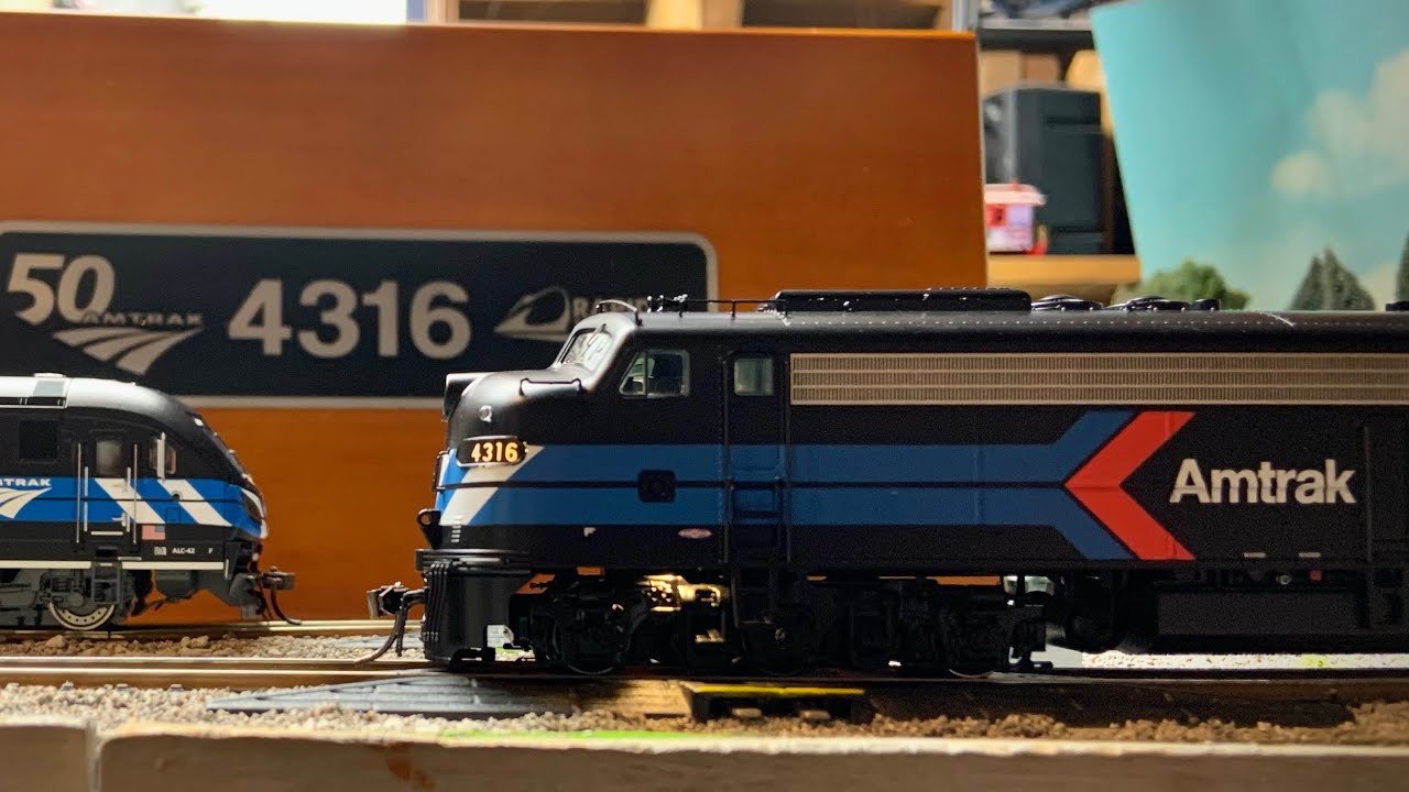 Unboxing and review: Rapido Amtrak E8 4316 - YouTube