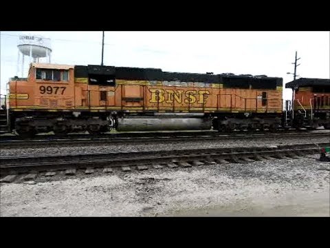 BNSF 4297 and BNSF 9977 lead a manifest east through Rochelle IL - YouTube