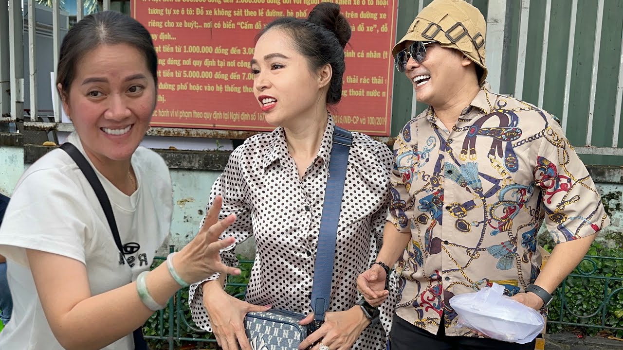 Hồng Loan, Linh Tý, Bích Trâm phát 250 phần ăn tại Bv Gia Định - YouTube