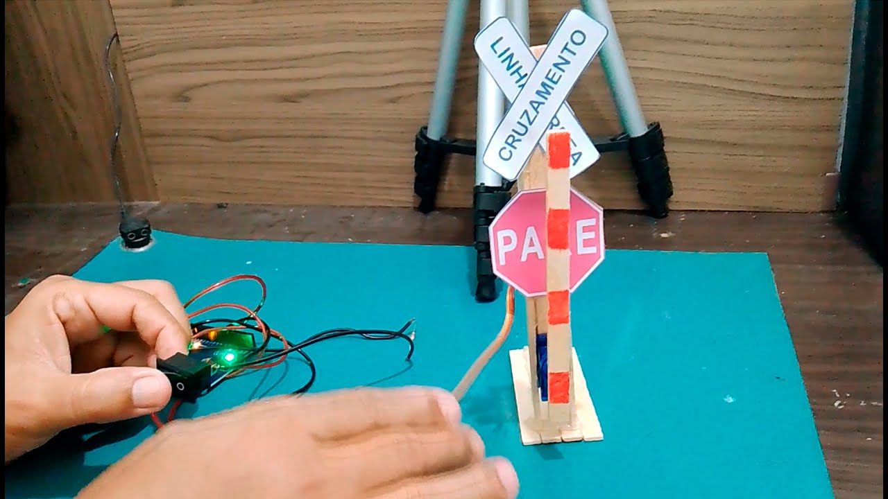 Cancela Robótica feita de papelão e controlada com arduino!! - YouTube