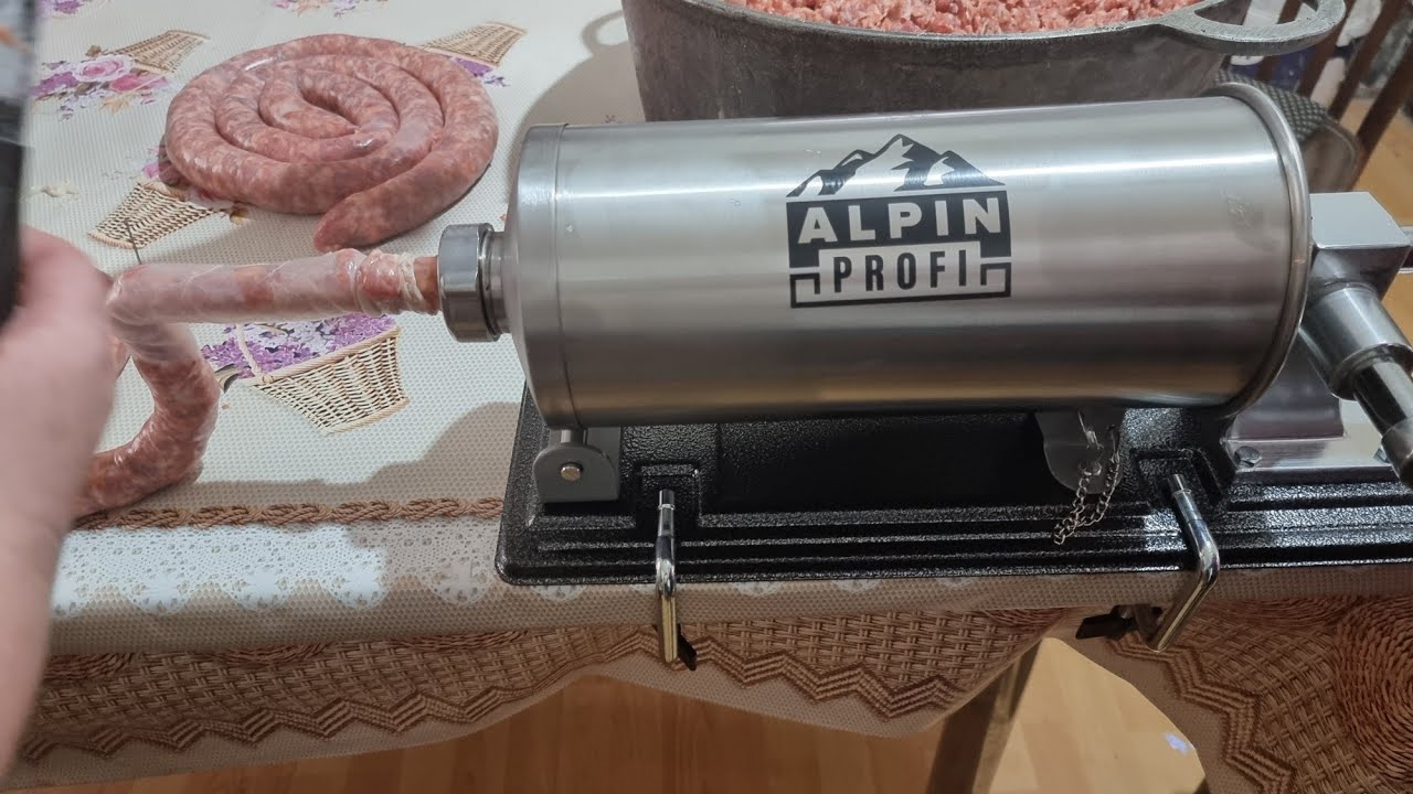 Umplere carnati cu masina Alpin profi. @ramonaluca1985 - YouTube