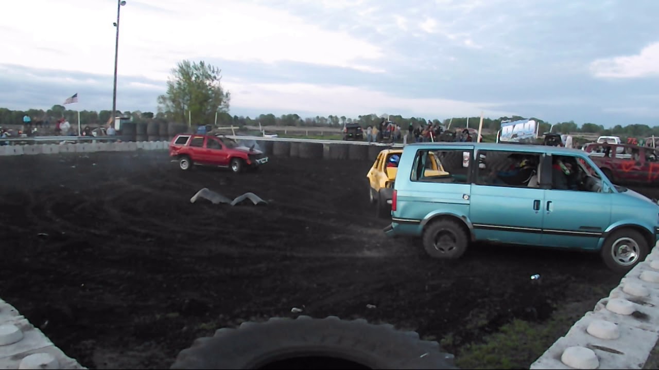 MINIVAN DEMOLITION DERBY - YouTube