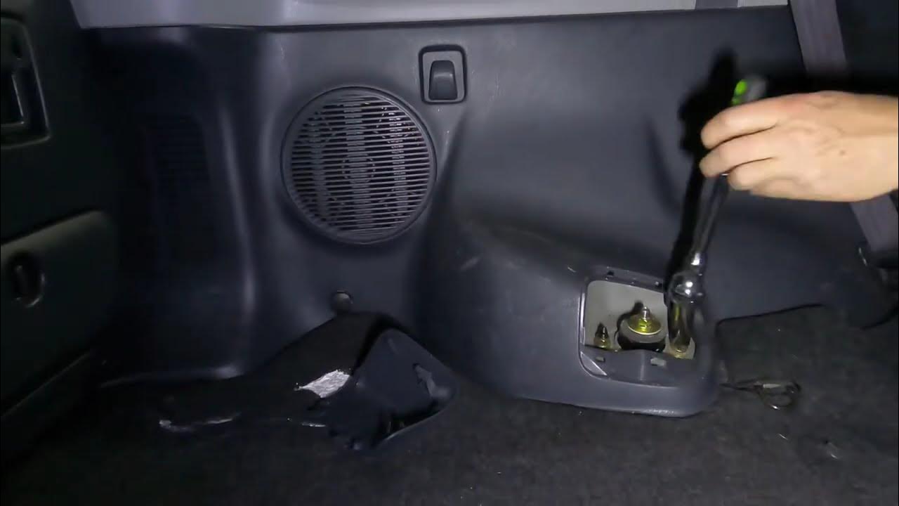 Honda CR-V RD1 rear strut install SUPER EASY - YouTube