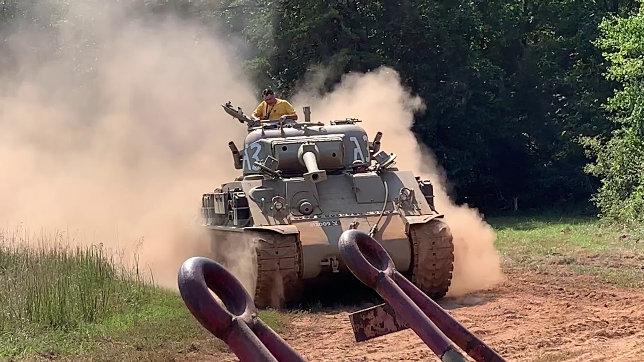 M-50 Sherman driving and idling - YouTube