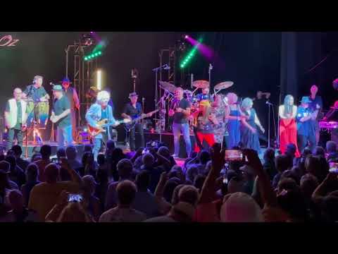 Toto performing \