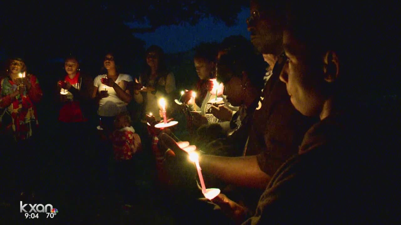 Family holds vigil for LeQuince Tomlin - YouTube