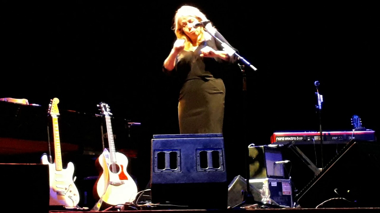 Rickie Lee Jones "Cry me a river" live @ Roma (16/11/2019) - YouTube