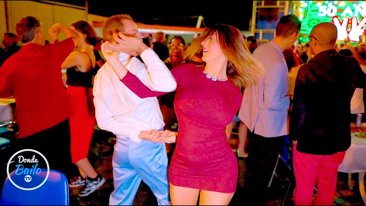 Dancing Cuban Salsa with Los Van Van in La Habana | Baila en Cuba ...