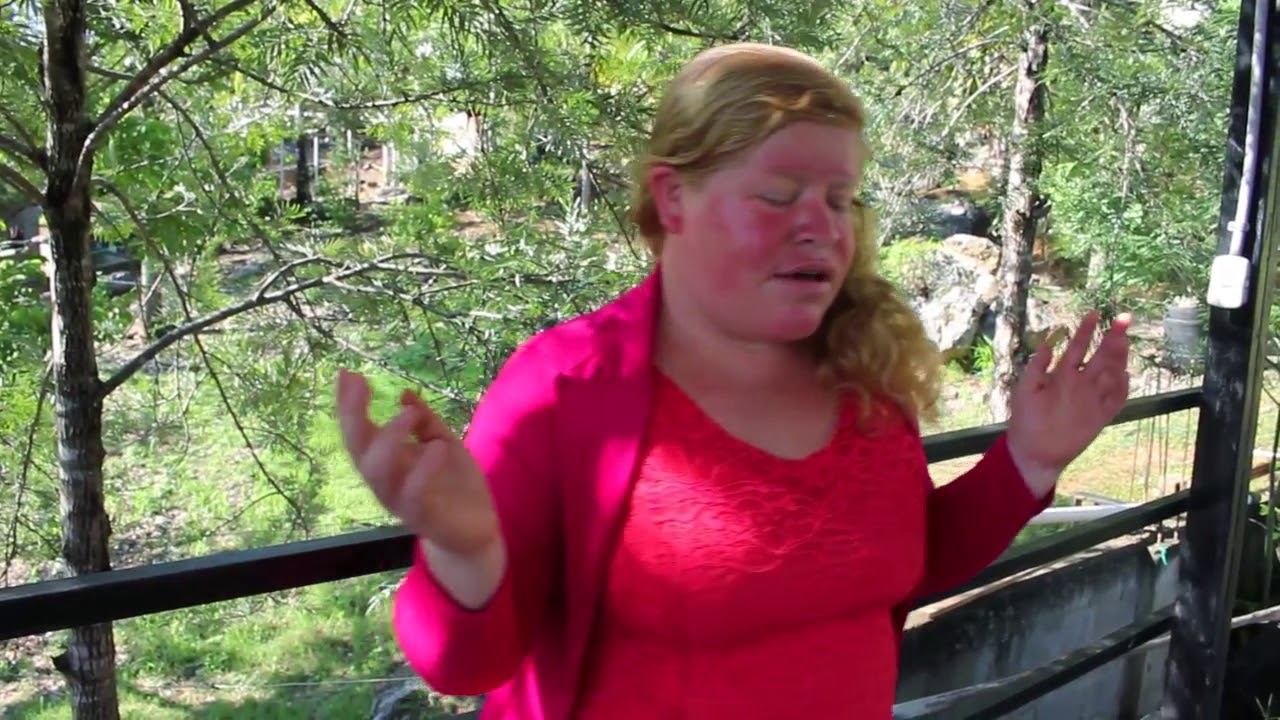 SOLISTA ROSA VELASQUEZ - YouTube
