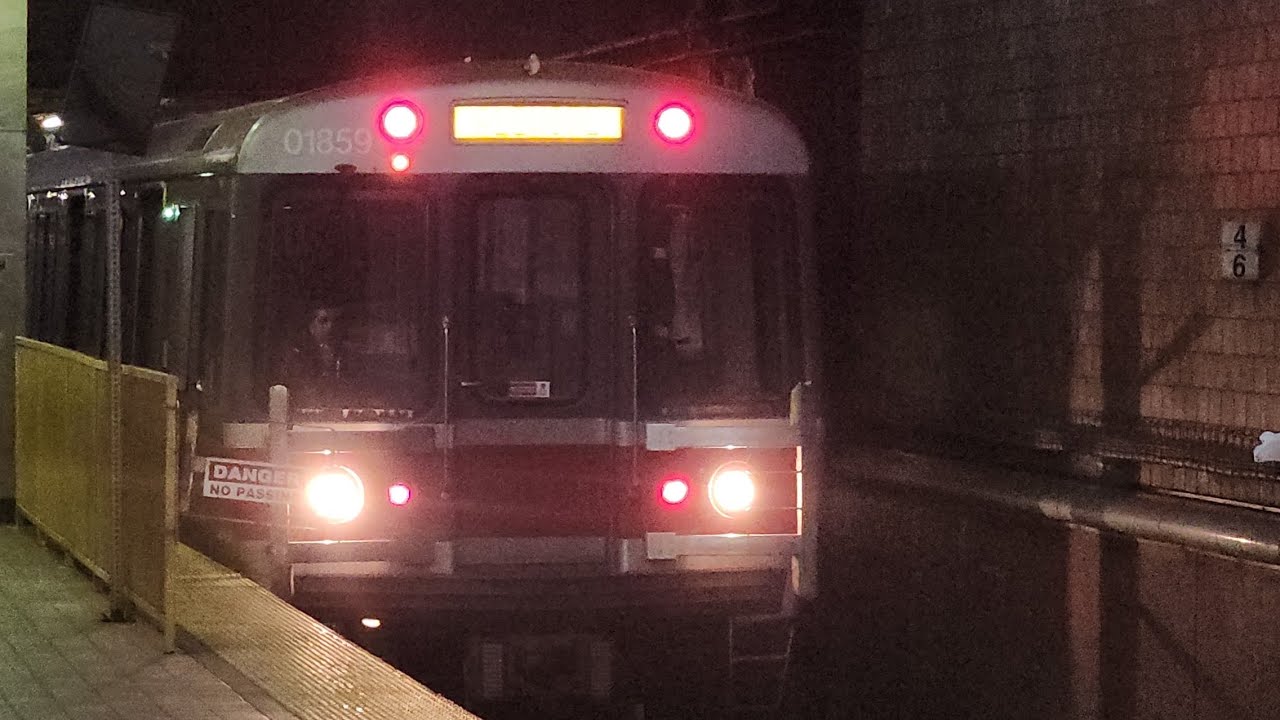 Red Line train entering Alewife. - YouTube