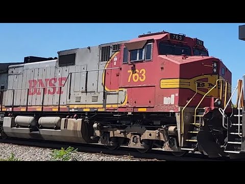 BNSF 763 Trails on NS 206! - YouTube