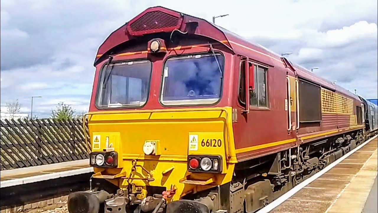 DB EWS 66120 Drax biomass freight train at Hatfield and Stainforth ...