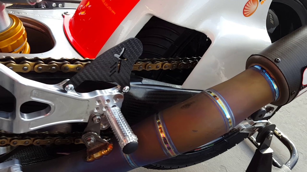 Revving a Moto2 Bike - YouTube