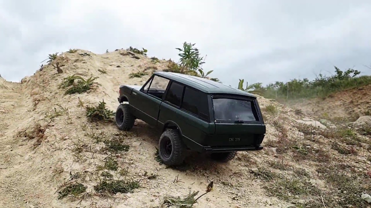 Axial scx10.2 range rover - YouTube
