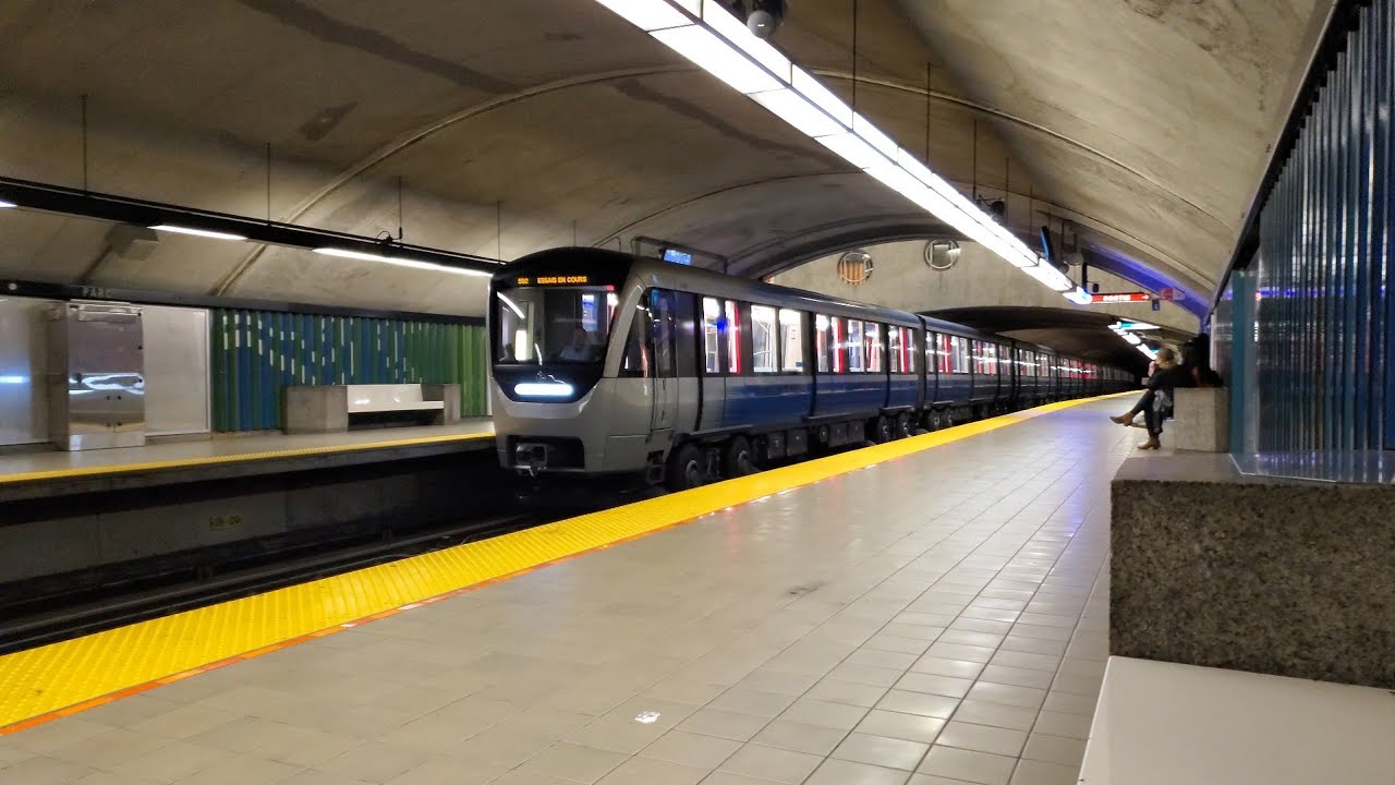 Azur Set 53 Being Tested on the Blue Line - YouTube