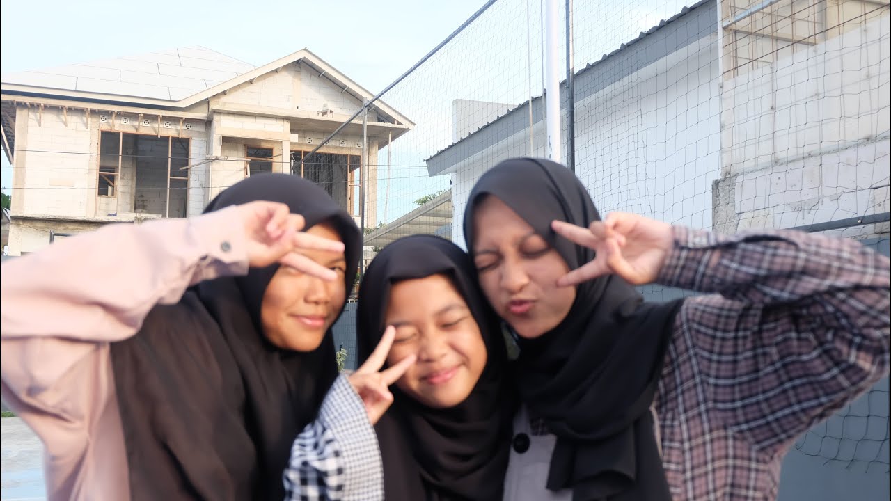 PPL Mahasiswa-Mahasiswi IKIP Siliwangi di SMP Parahyangan - YouTube